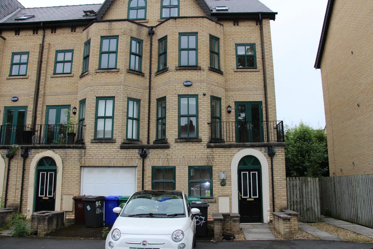 7 bed student flat to let Denison Road, Victoria Park, Manchester, M14 ...